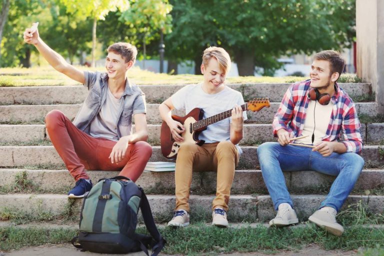 10 Tips for Keeping a Guitar in a Dorm Room