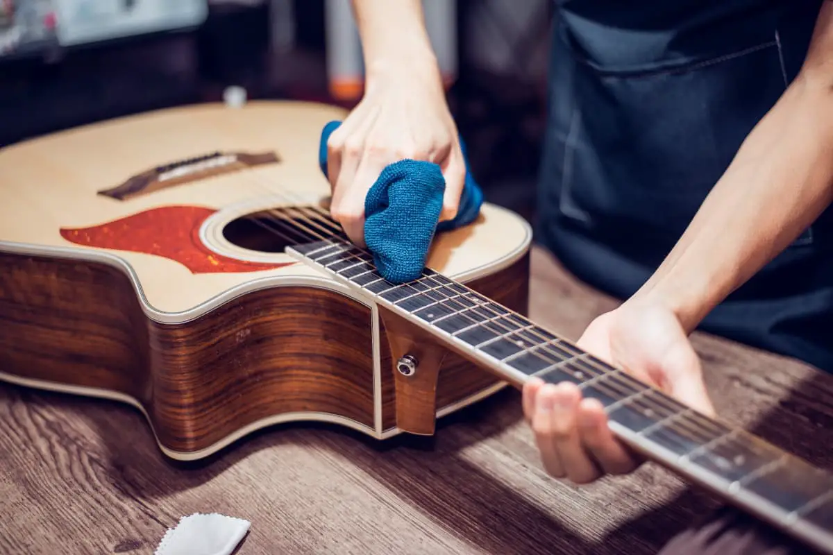6 Signs That Your Guitar Strings Need Replacing