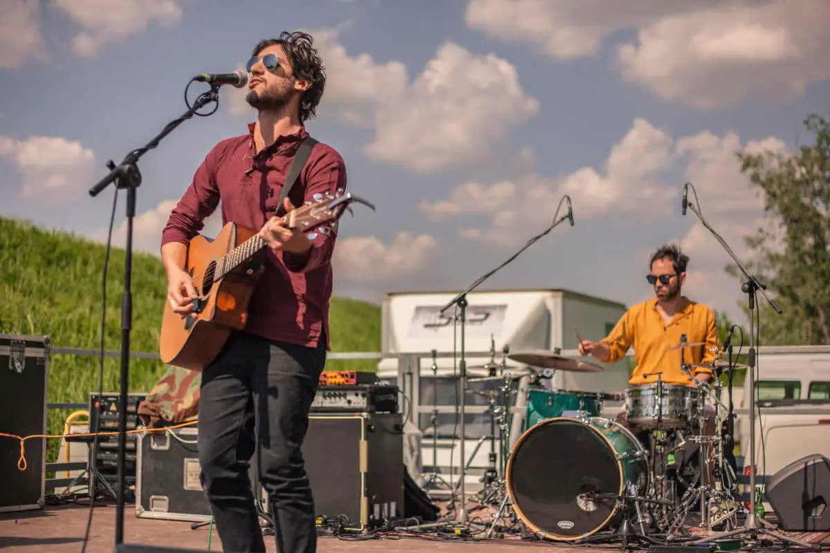 This Is How Guitarists Make Their Solos